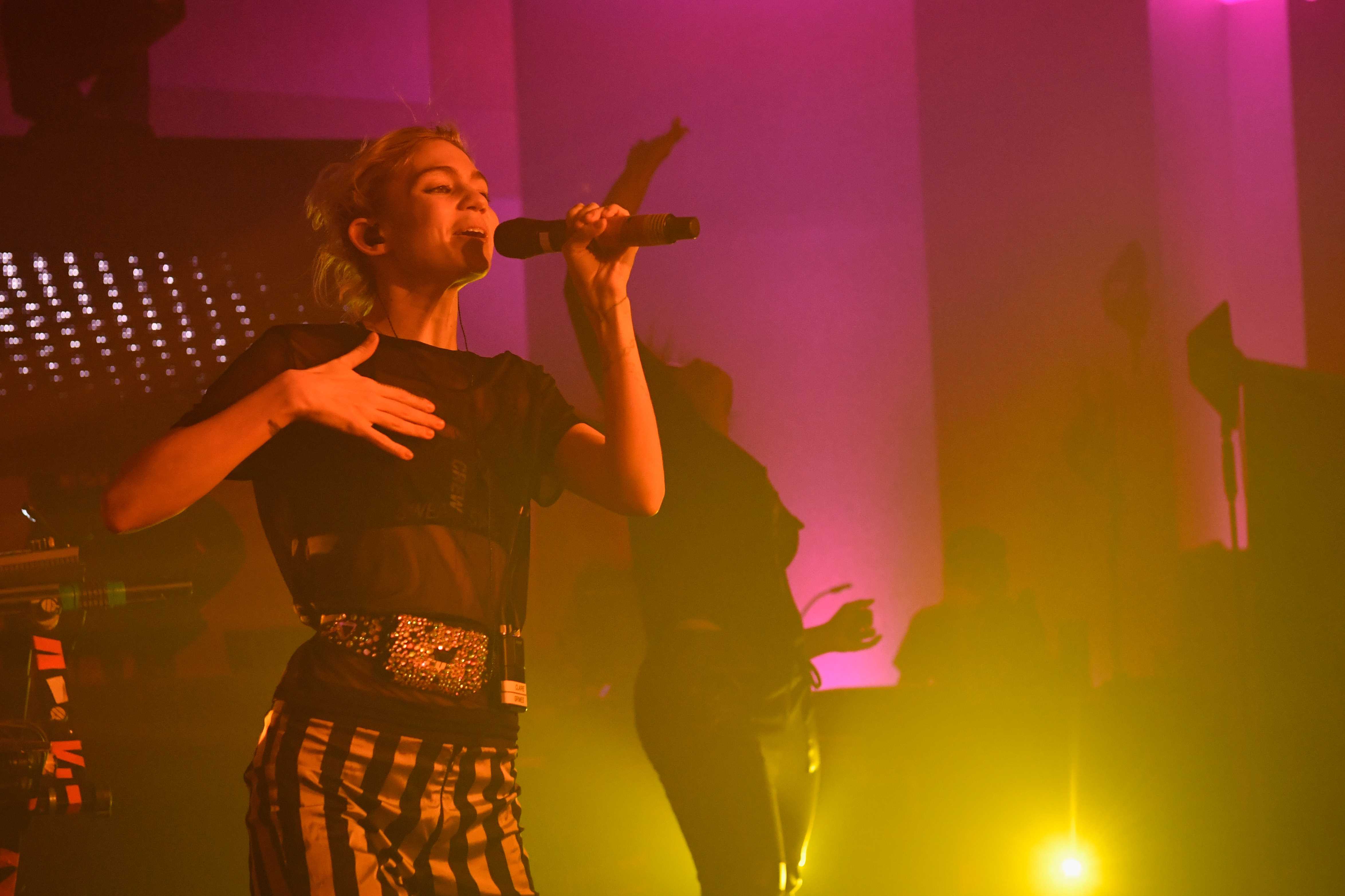 Superstar Grimes live im Hilton in Berlin – Travel-Food-Art